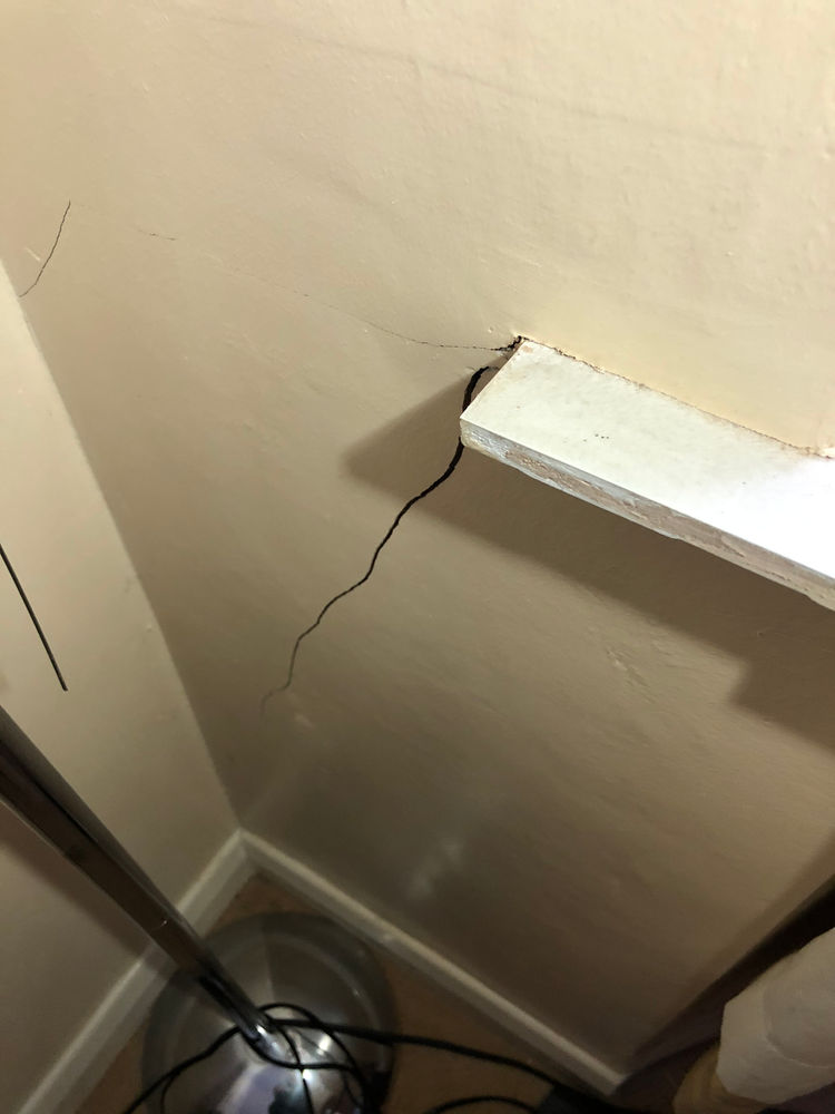 Subsidence Cracks vs Hairline Cracks