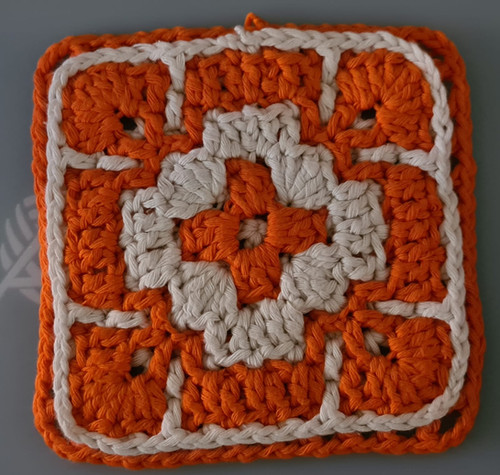 Interlocking filet crochet in the round with solid stitches, advanced ...