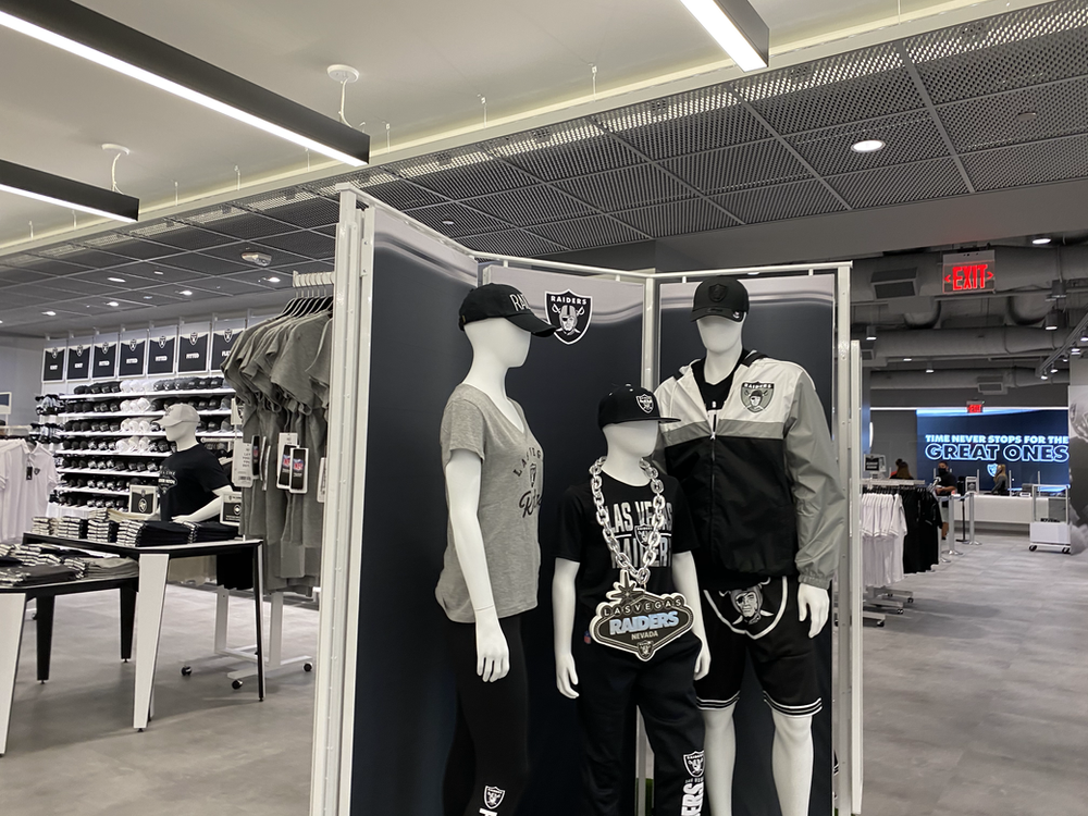 RAIDERS INAUGURA TIENDA EN LAS VEGAS — FOTOS EXCLUSIVAS SOLO "DESDE NEVADA"