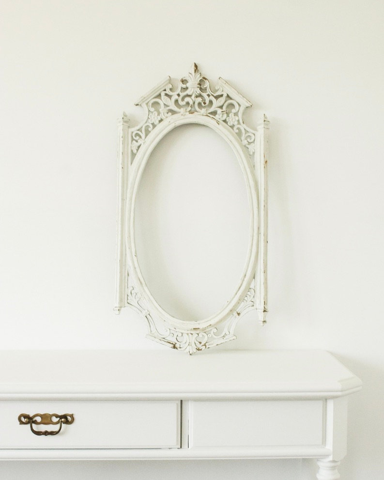 Vintage Oval Ornate Frame