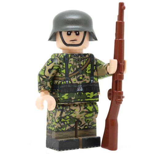 WW2 German Rifleman in Oak Camo (Spring) | United Bricks | LEGO Minifigure