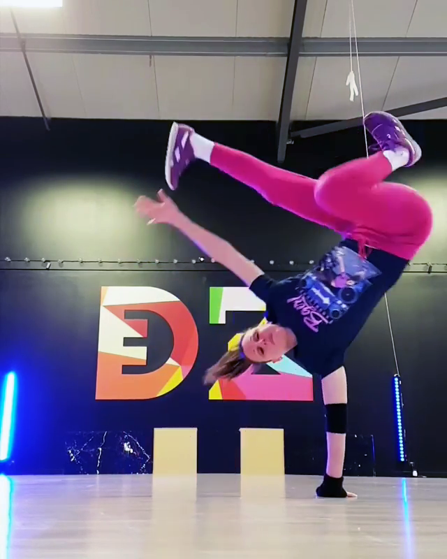 Bgirls guest | Bboy Knowledge