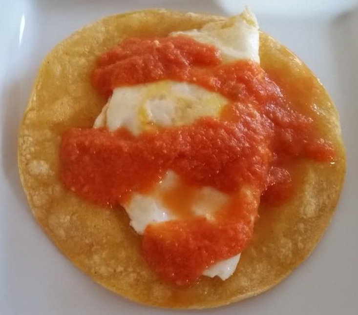 Huevos Rancheros con Salsa Roja (Country-Style Eggs with Red Salsa)