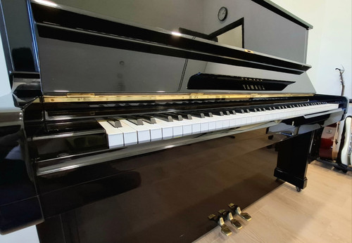 YAMAHA U2 Upright Piano (Used & Refurbished) | Four Notes