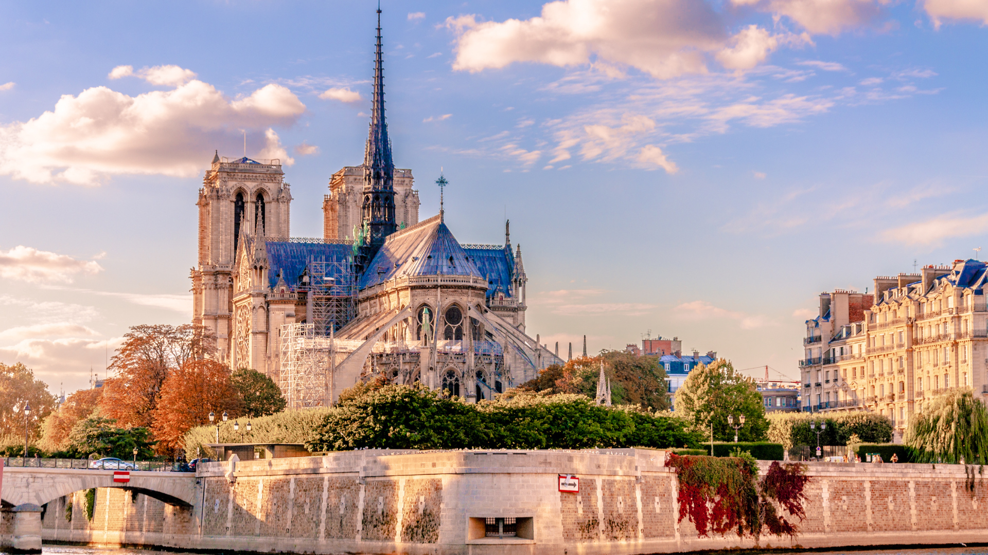 Atelier Culturel // Notre-Dame de Paris : un monument, un chantier ...
