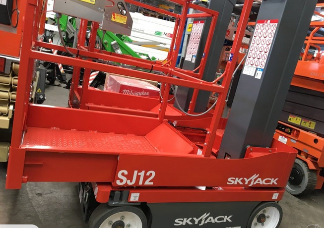 Skyjack SJ12 E - 5.66m Vertical Mast Lift