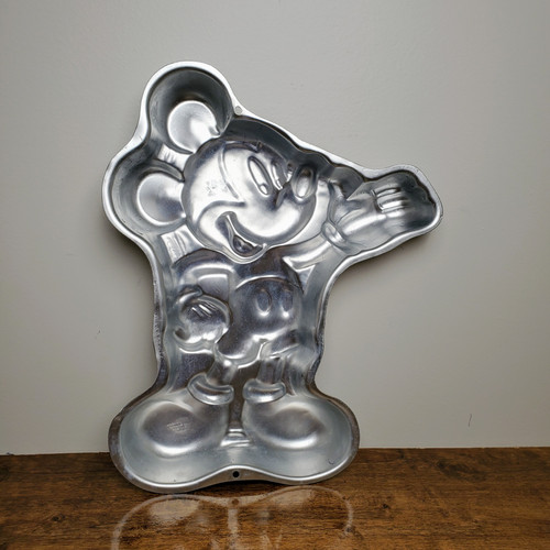 WILTON Disney MICKEY MOUSE Cake Pan 2105-3601 | Tupperware Re-Use-It