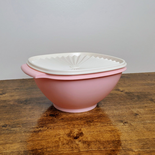 TUPPERWARE Servalier Bowl 11 c Pastel Pink w/ Lid Seal Tab Handles ...