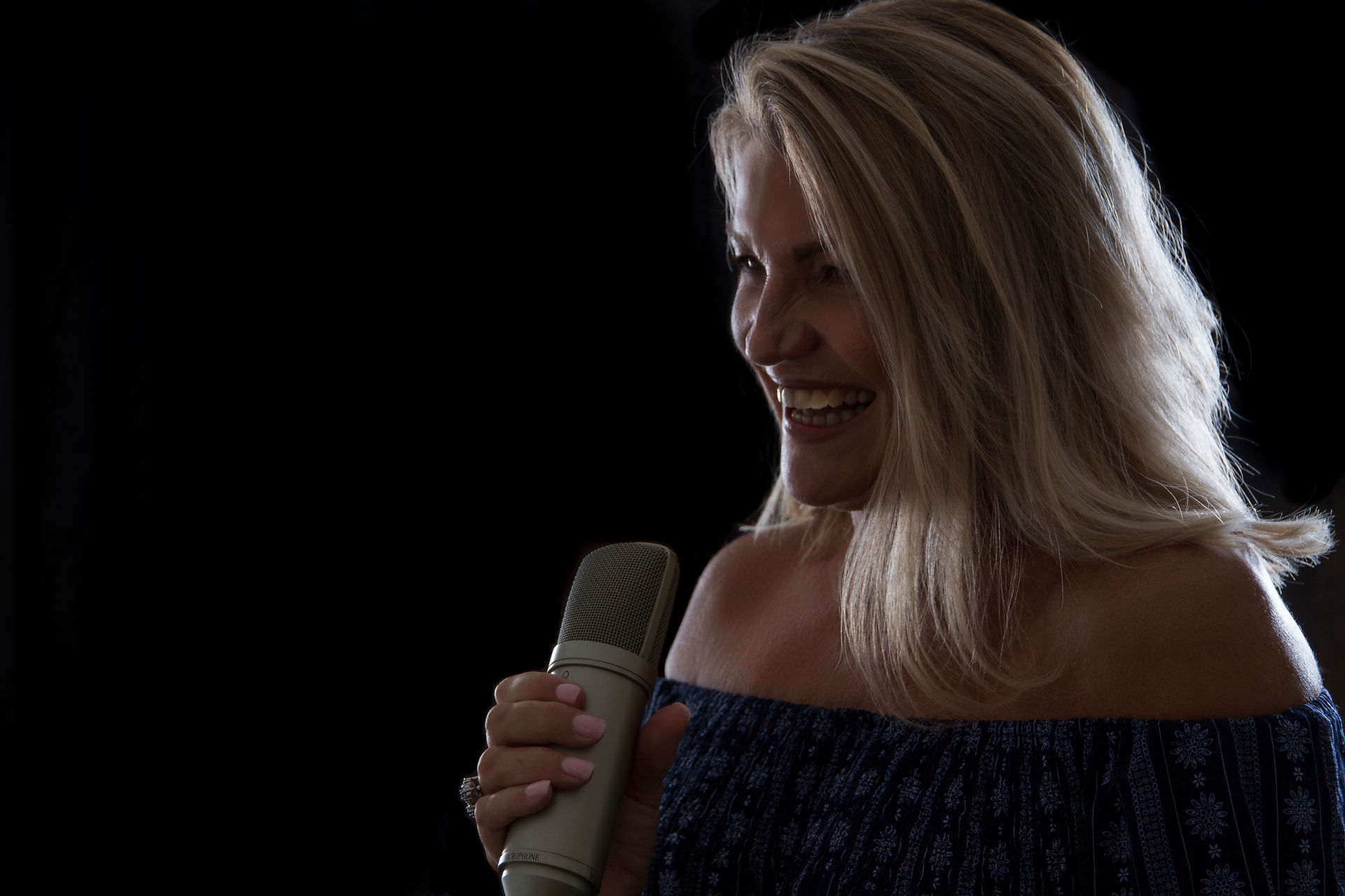 Erin - Musical Performer: Vocalist & Keyboards, Perth, WA