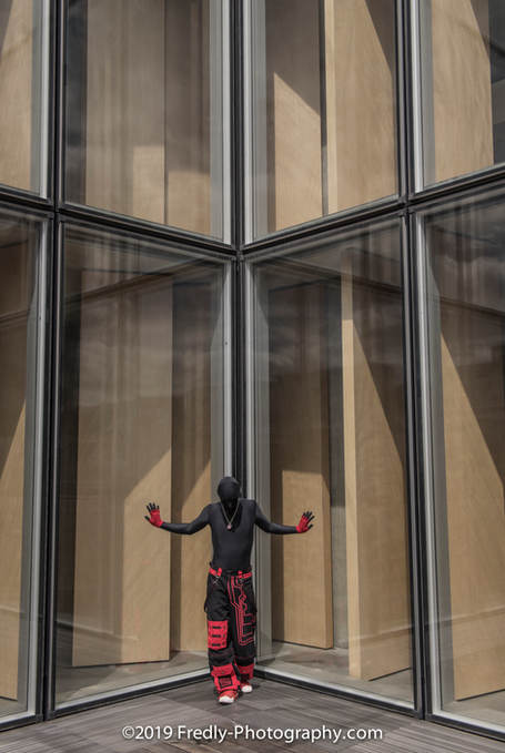Zentai in the city | fredlyphotography