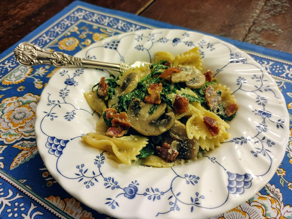 Pasta with Creamy Brie, Bacon, Arugula and Mushroom Sauce