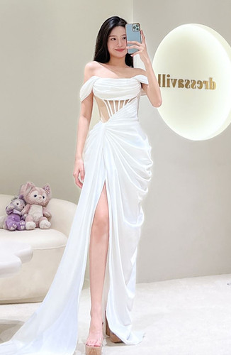 CH Lucy OS Corset Satin Gown Off White | Dressaville