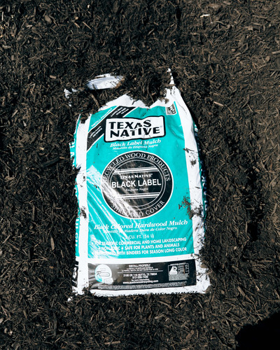 Texas Native Black Label Hardwood Mulch 2 C.F. | texasnative