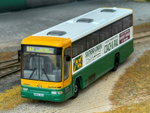 Corgi 43314 - Plaxton Premiere - Thamesway - Pre-owned Model ...