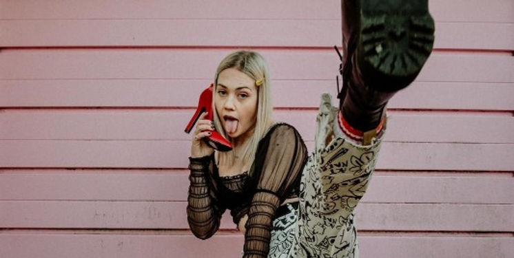 LAURAN HIBBERD SHARES NEW VIDEO FOR 'BANG BANG BANG'