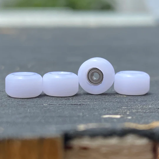 "RADIO" YLLO Fingerboard Complete | USAFBL.COM