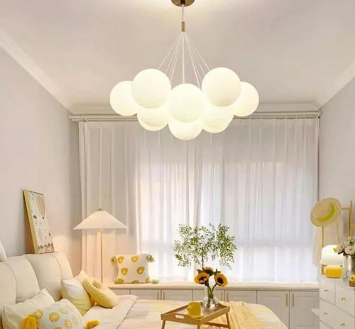 Lustră cu globuri albe | House Mania