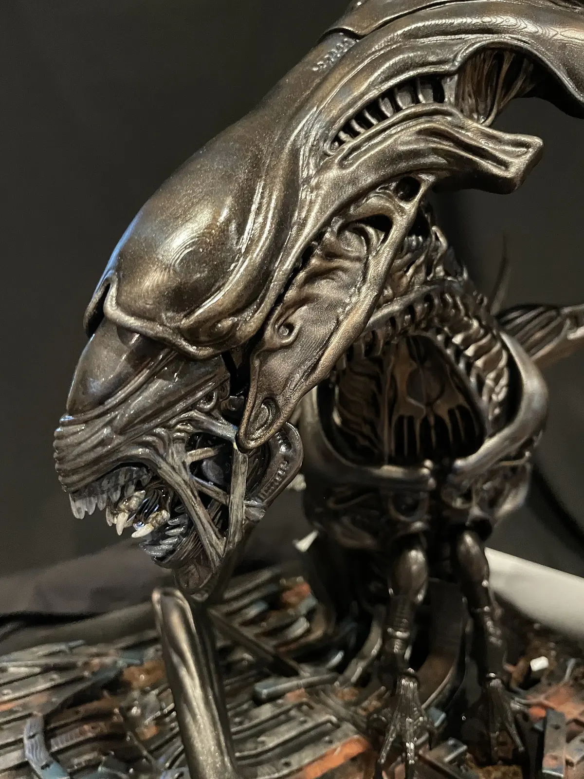 UNPAINTED Deluxe Alien Queen | lilshopofhorrors