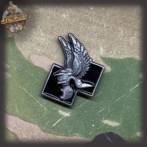 126 Commando Signal Squadron Lapel Pin | JR Medals