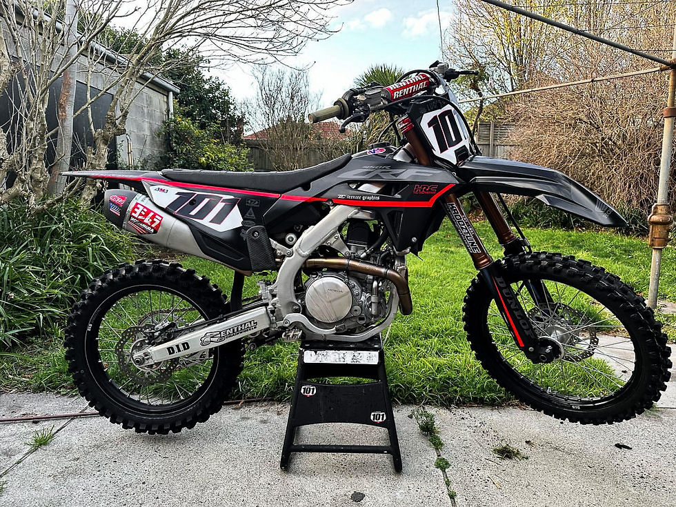 HOLOGRAPHIC / CHROME | teencee-graphics