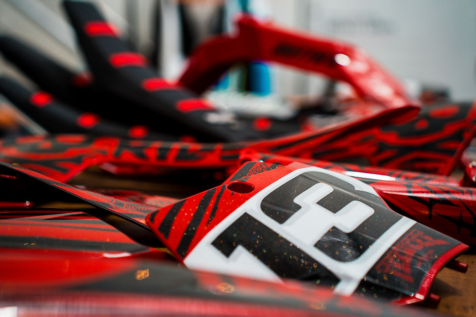 HOLOGRAPHIC / CHROME | teencee-graphics