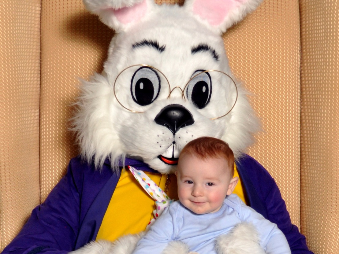 Kennedy Mall Easter Bunny Visits | Souvenir Photograph Kennedy Mall Easter Bunny Visits | Souvenir Photograph