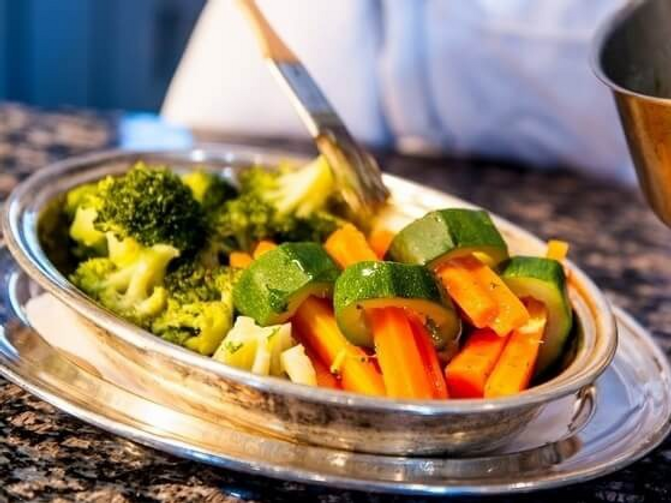 FIVE TOP TIPS TO EAT WELL FOR LESS