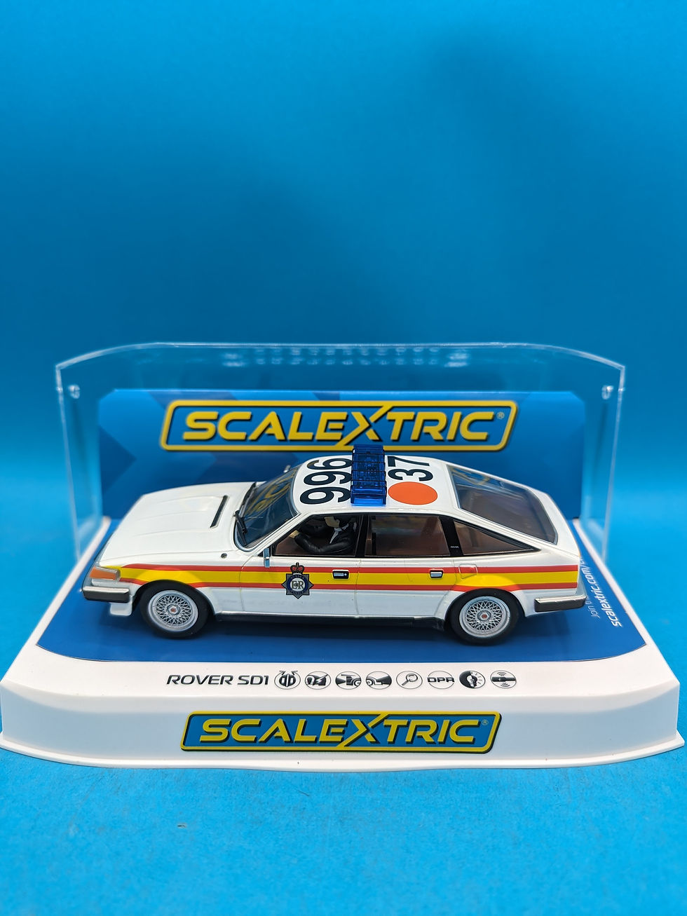 Scalextric C4342 rover SD1 Police Edition | Scalextricman
