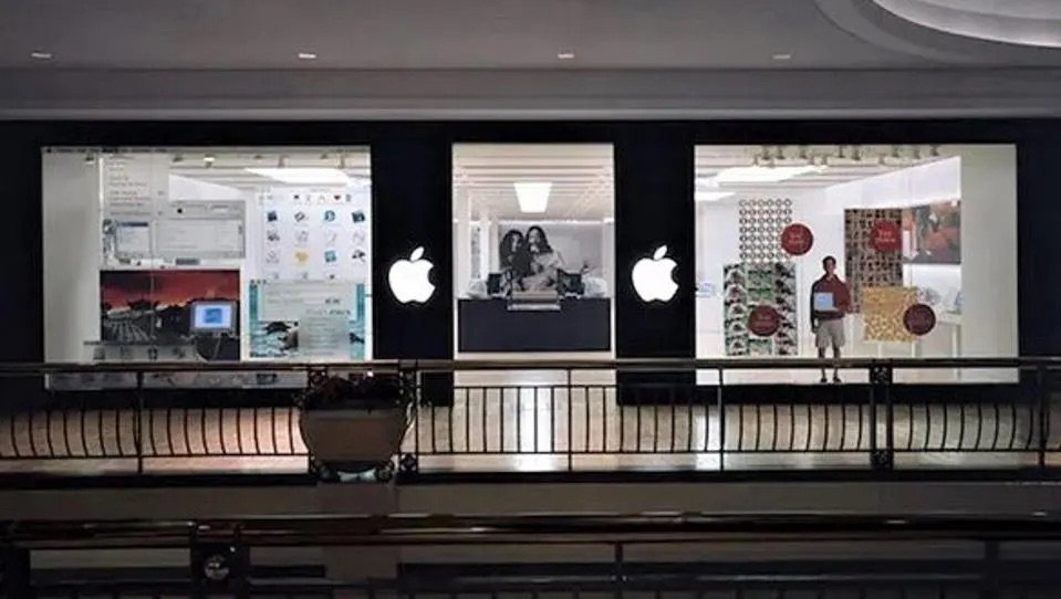 The First Apple Store: A Revolutionary Retail Experience