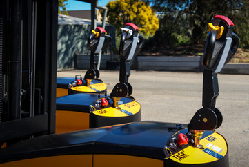 TASK Forklifts | Straddle Stacker | Conda