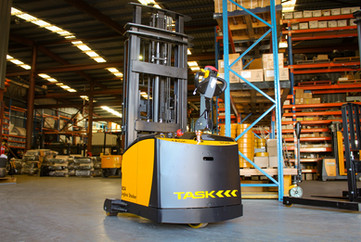 TASK Forklifts | Straddle Stacker | Conda
