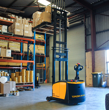 TASK Forklifts | Straddle Stacker | Conda