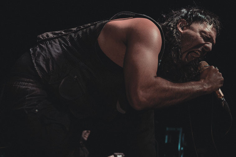 Learn How to Scream Without Pain