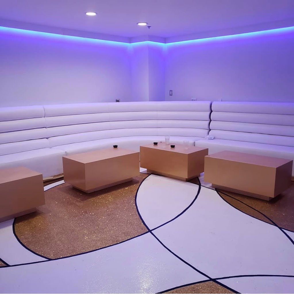 Fullscreen Page | Area 4 Restaurant