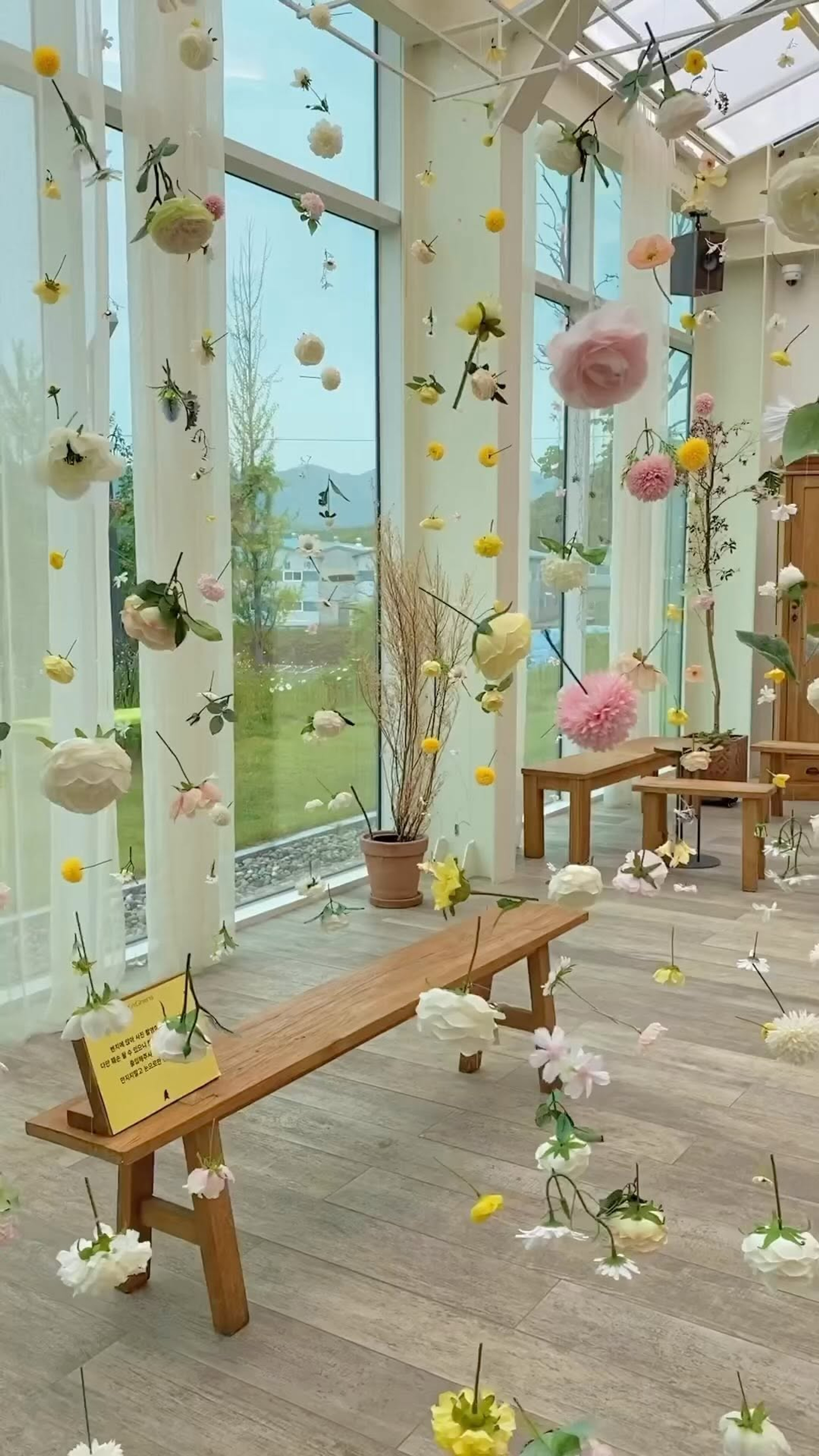 Flowers Interior Design | Fashion and Design Hub Magazine
