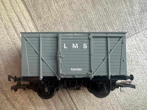 LMS Ventilated Van 501086 | TierneyModelRailway