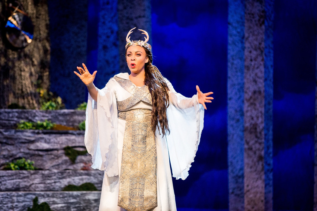 UIA Talent Agency | CHRISTINE LYONS