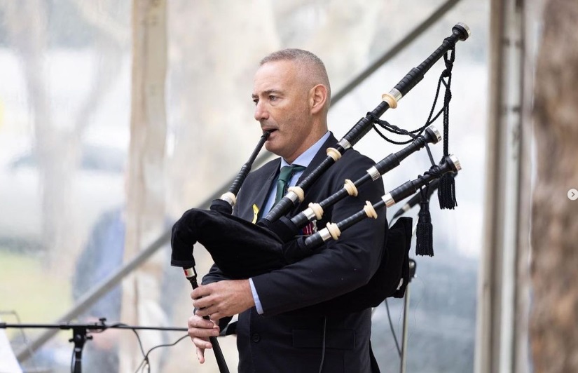 That's Right... It's our fave OG Wiggle... Anthony Field!