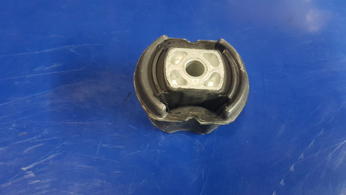 Mercedes W107 SL - Rear Sub Frame Mount : - 107 586 00 35, 1075860035 ...