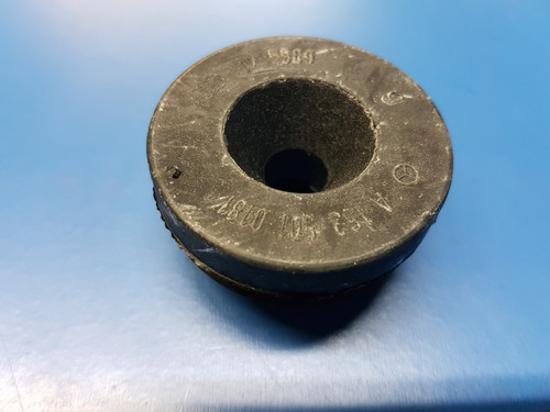 Mercedes W166, W251, W461 - W463 Radiator lwr rub mnt- 163 501 01 81 ...