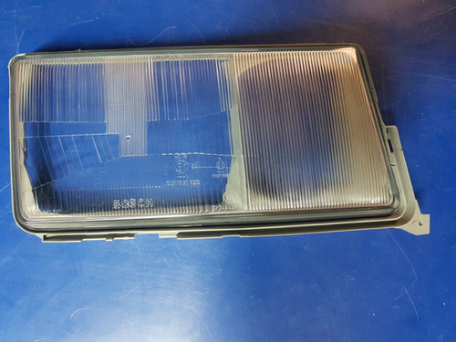 Mercedes W201 - Front right hand Headlight lens RHD - 002 826 87 90 ...