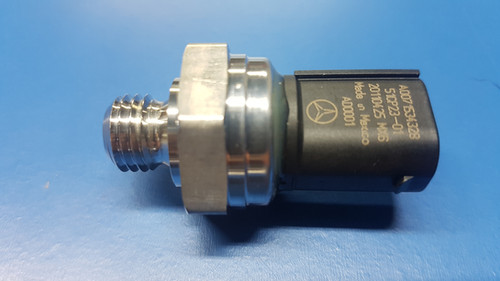 Mercedes OM642, W461 - W463 Fuel pressure sensor - 007 153 43 28 ...