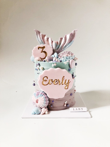 The little mermaid & shells | Lady Madeleine