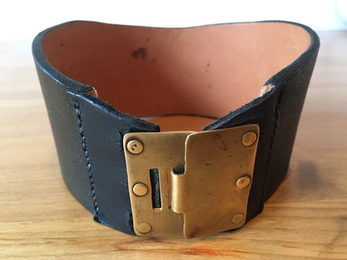 British leather neckstock with buckle clasp | Authentic Costumes