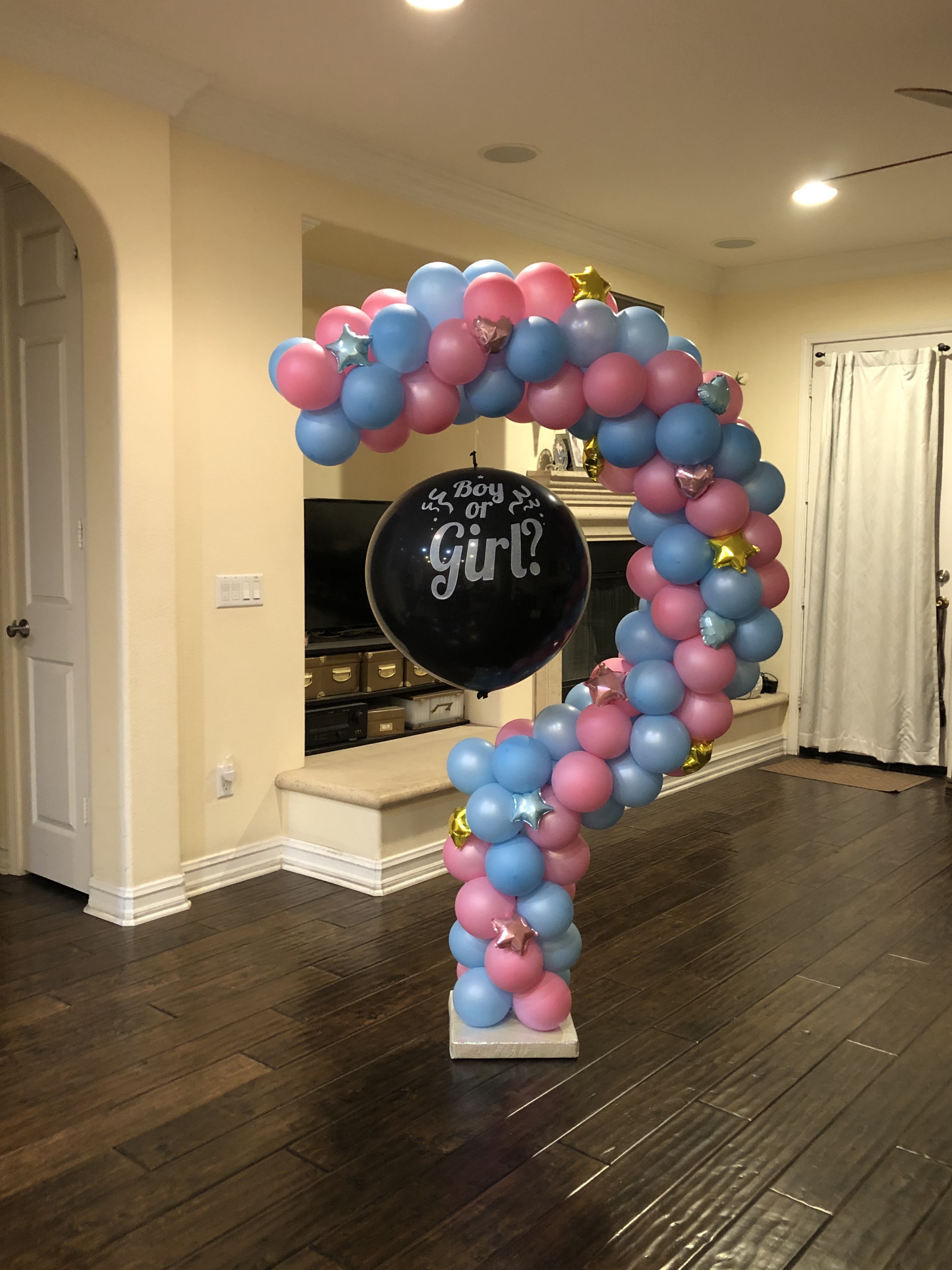 BEST BALLOON ARTIST. BALLOON TWISTER. COLUMNS. ARCHES