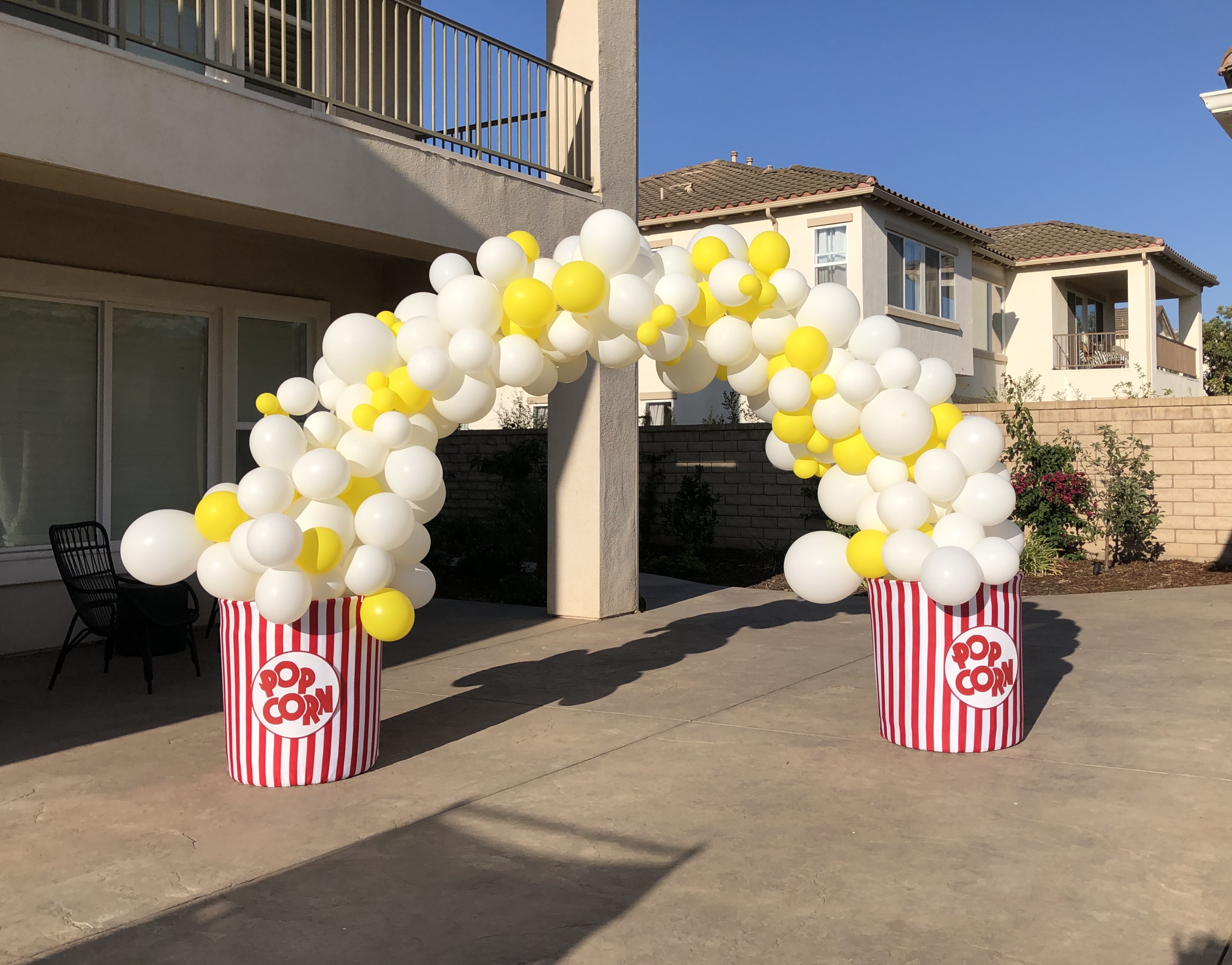 BEST BALLOON ARTIST. BALLOON TWISTER. COLUMNS. ARCHES