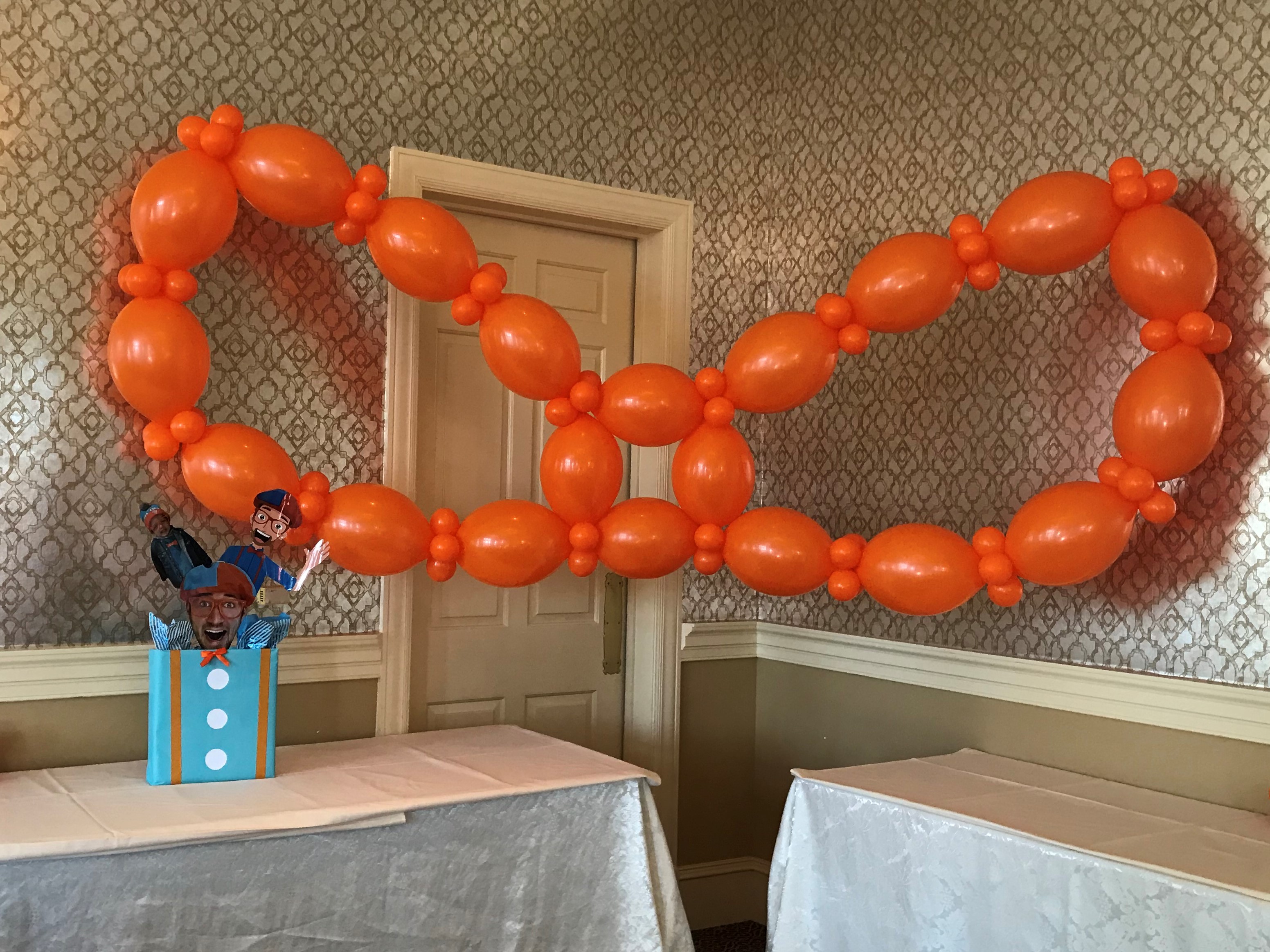 BEST BALLOON ARTIST. BALLOON TWISTER. COLUMNS. ARCHES