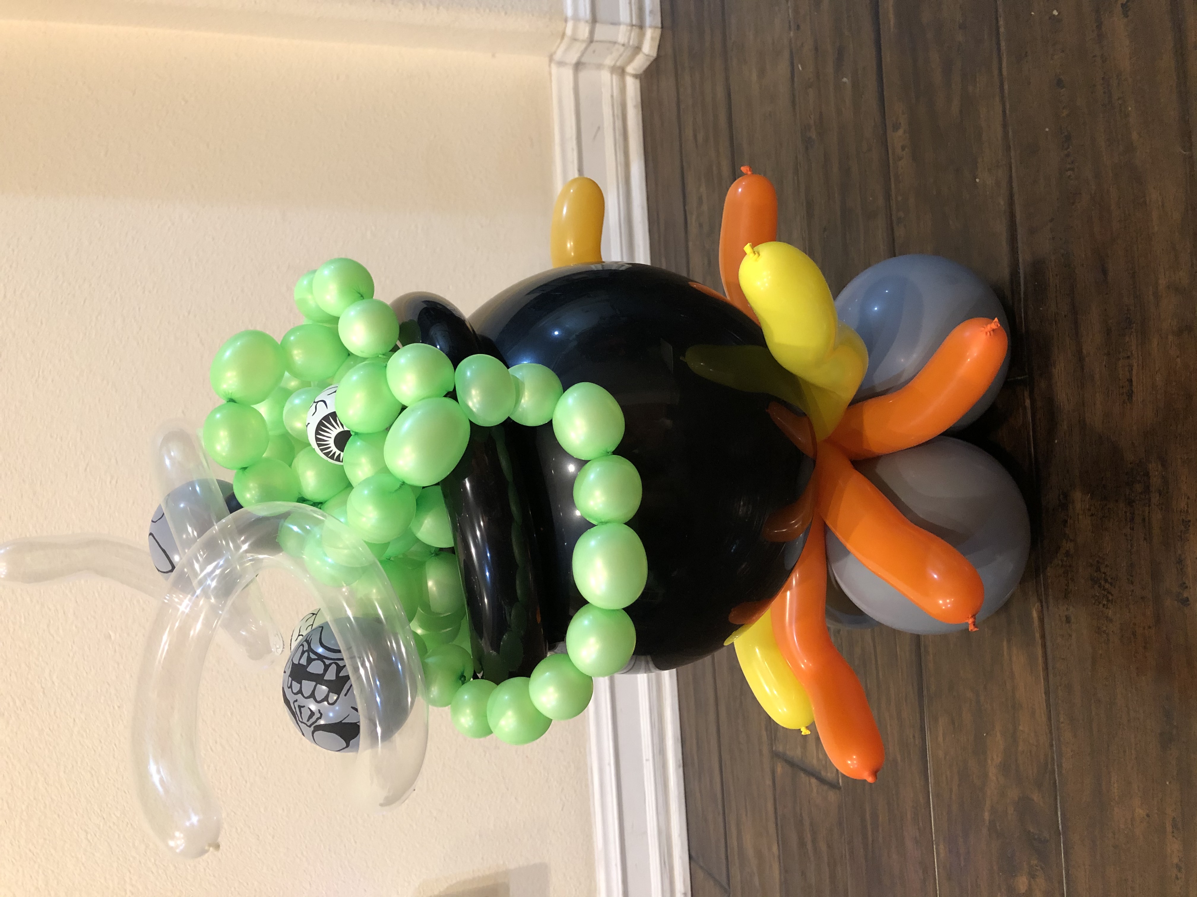 BEST BALLOON ARTIST. BALLOON TWISTER. COLUMNS. ARCHES