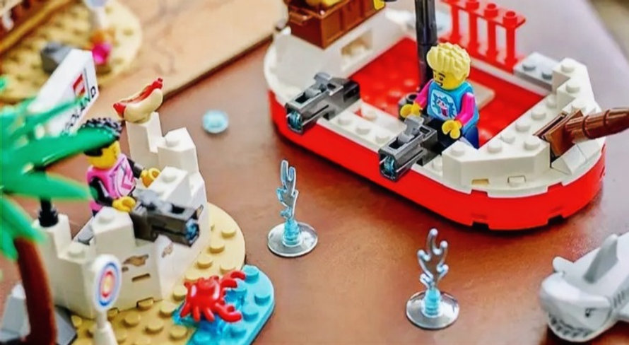 LEGO LEGOLAND Exclusive 40710 Pirate Splash Battle Officially Revealed ...