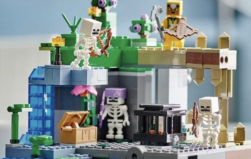 LEGO Minecraft 21189 Skeleton Dungeon and 21190 Abandoned Village ...